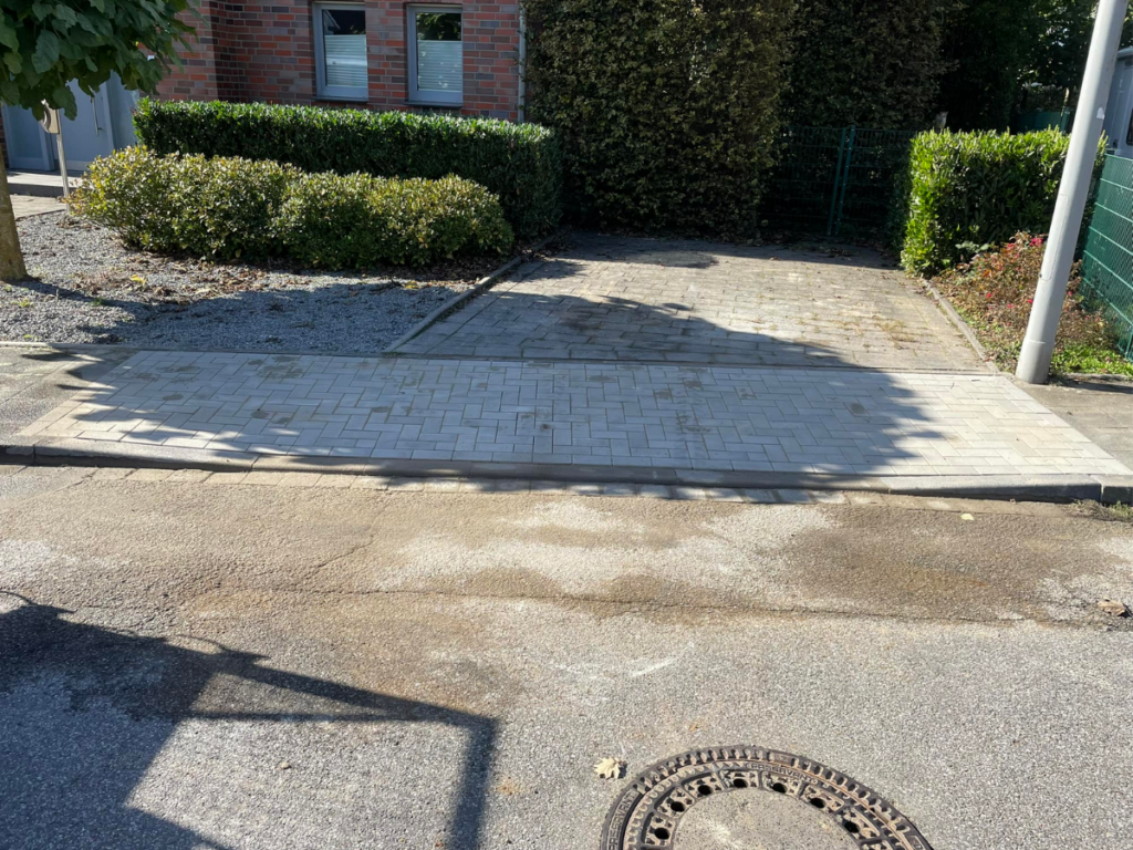 Neugestaltung von Parkplatz und Gehwegen - K&R Garten- und Landschaftsbau